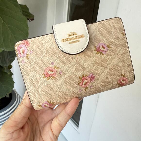 Coach | Bags | Coach Car3 Medium Corner Zip Wallet In Signature Canvas ...